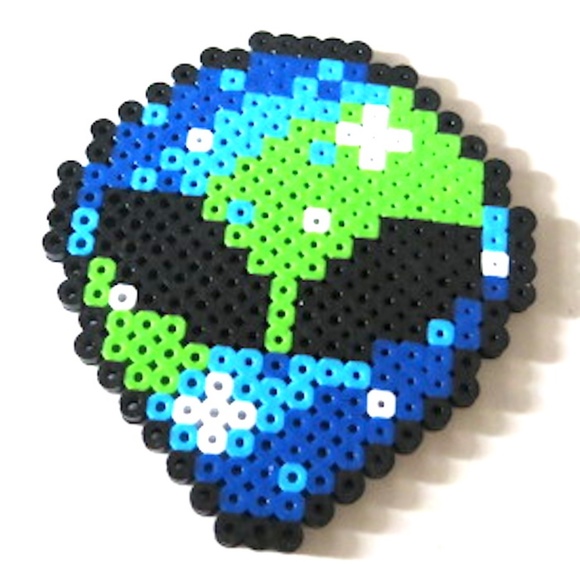 Perler Beads | Other | Perler Beads 3 Alien Heads Keychain Or Magnet ...